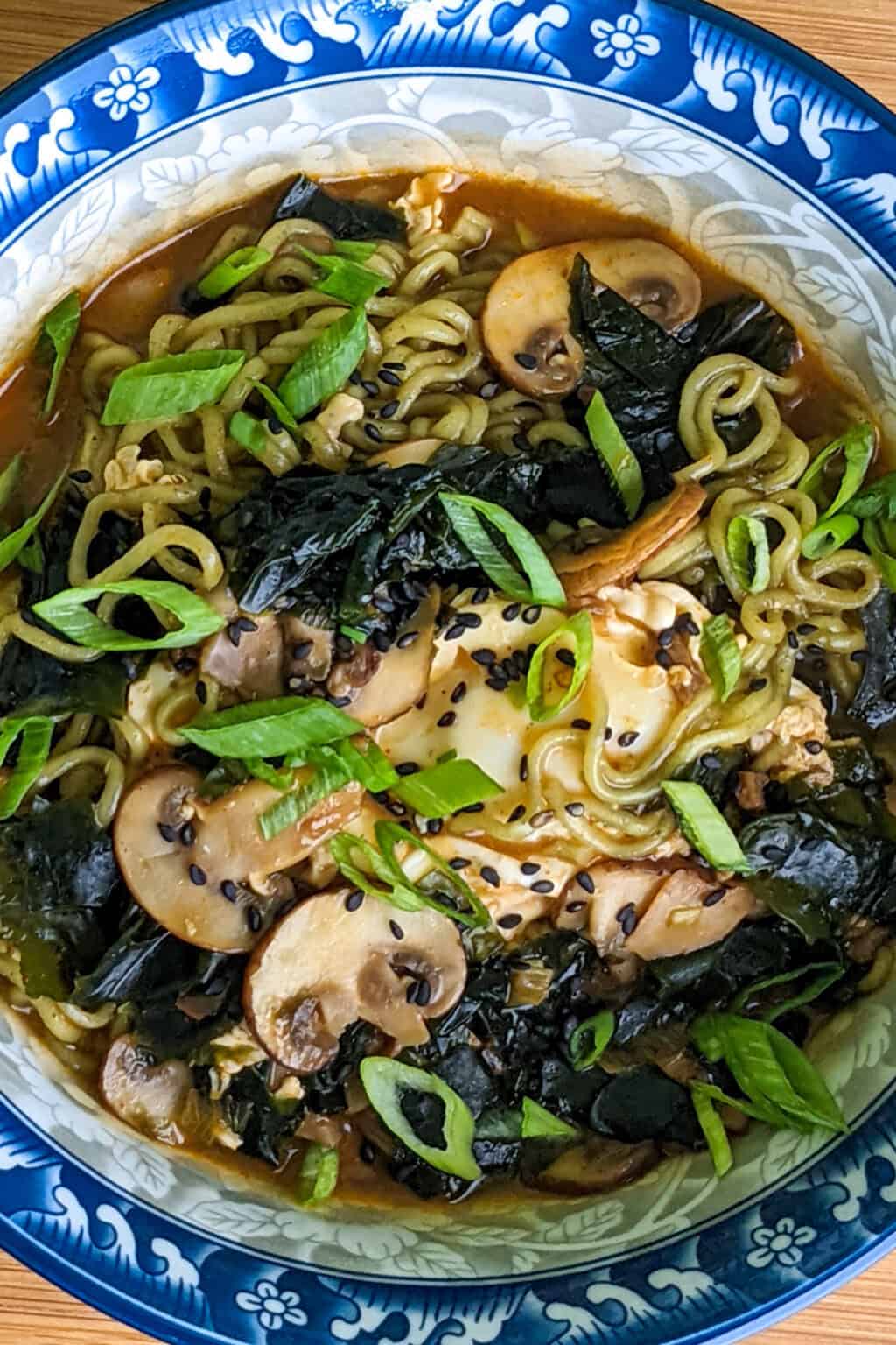 Seaweed Ramyun with Egg, Gochujang, and Mushrooms - Just Maika Cooking