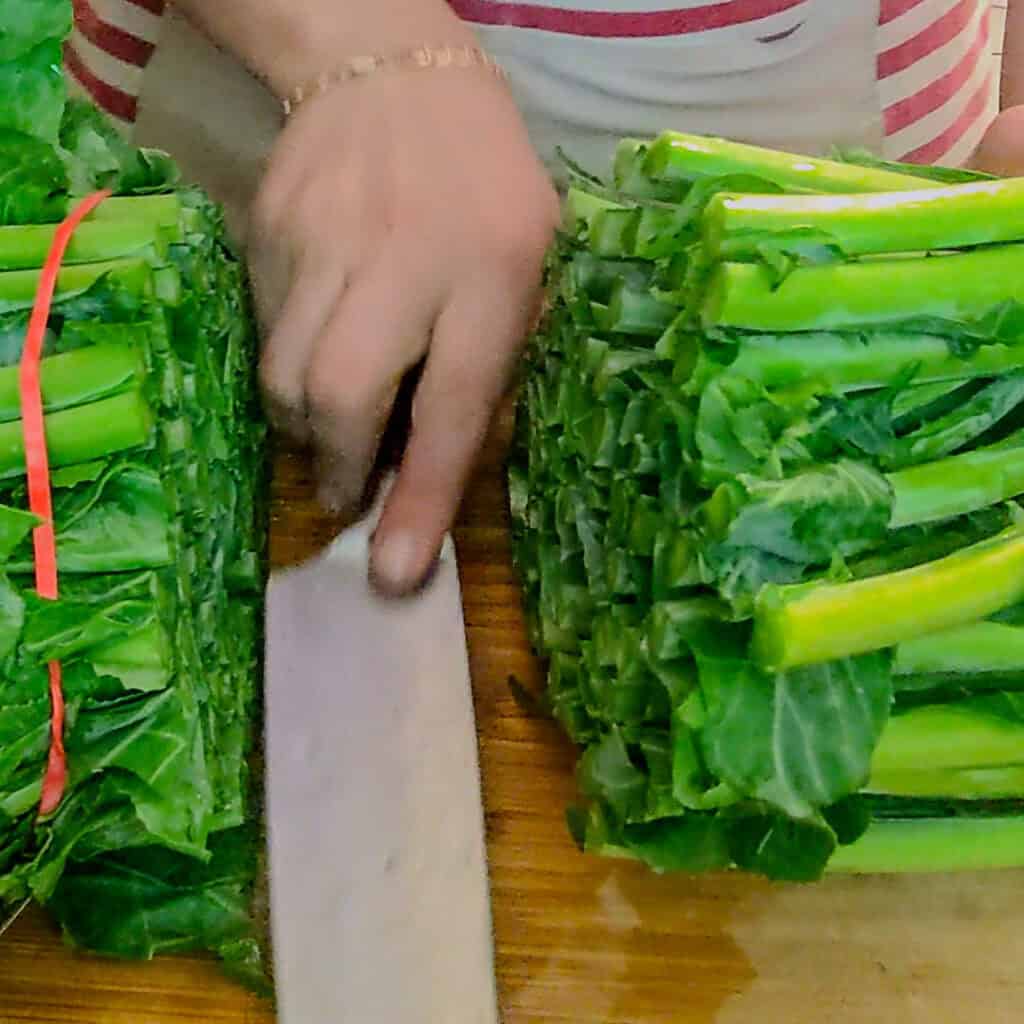 How to Trim and Slice Collard Greens (Step-by-Step Guide) - Just Maika ...