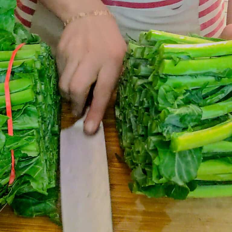 How to Trim and Slice Collard Greens (Step-by-Step Guide) - Just Maika ...